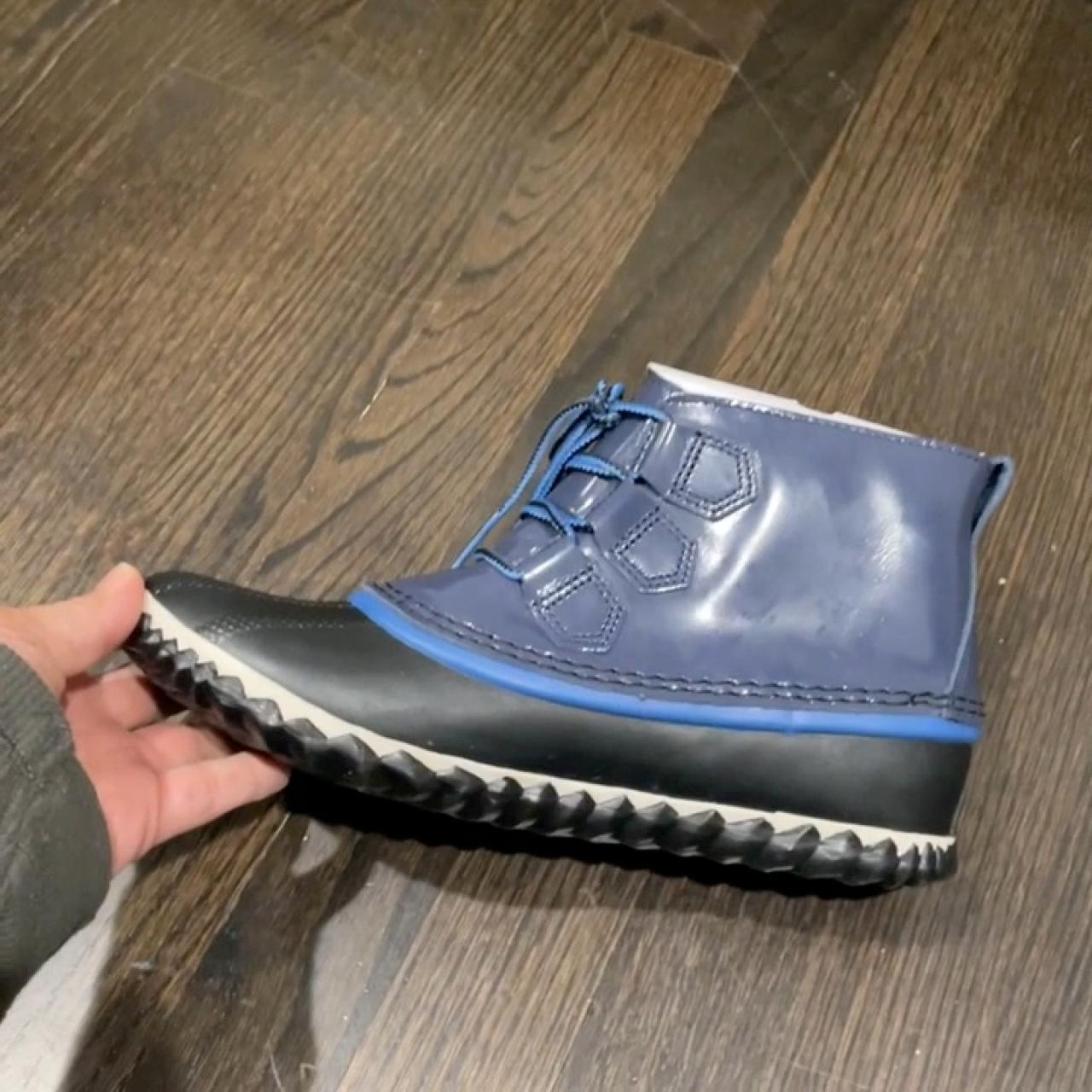 Sorel Women's Navy Boots | Depop