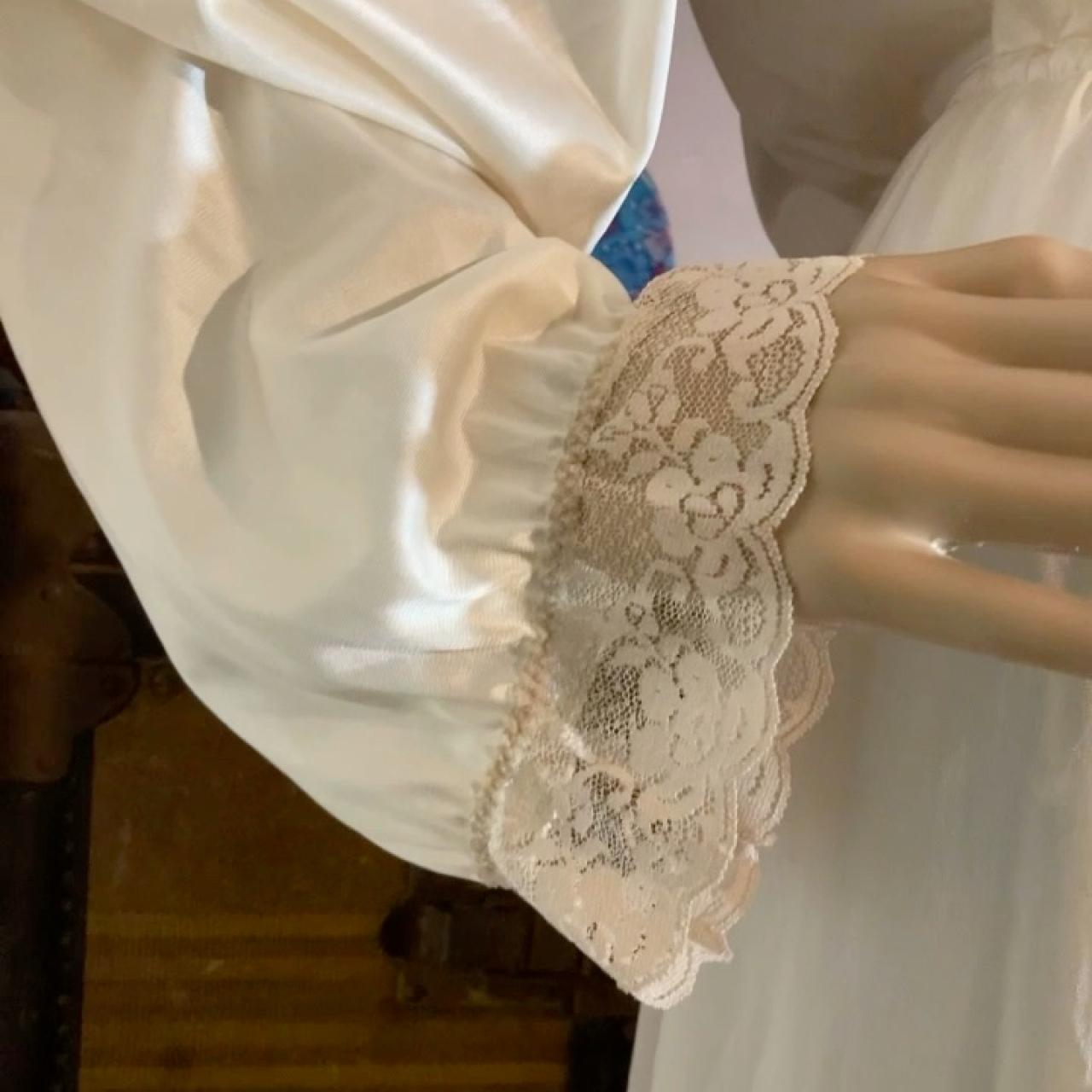 Women's White and Tan Robe | Depop