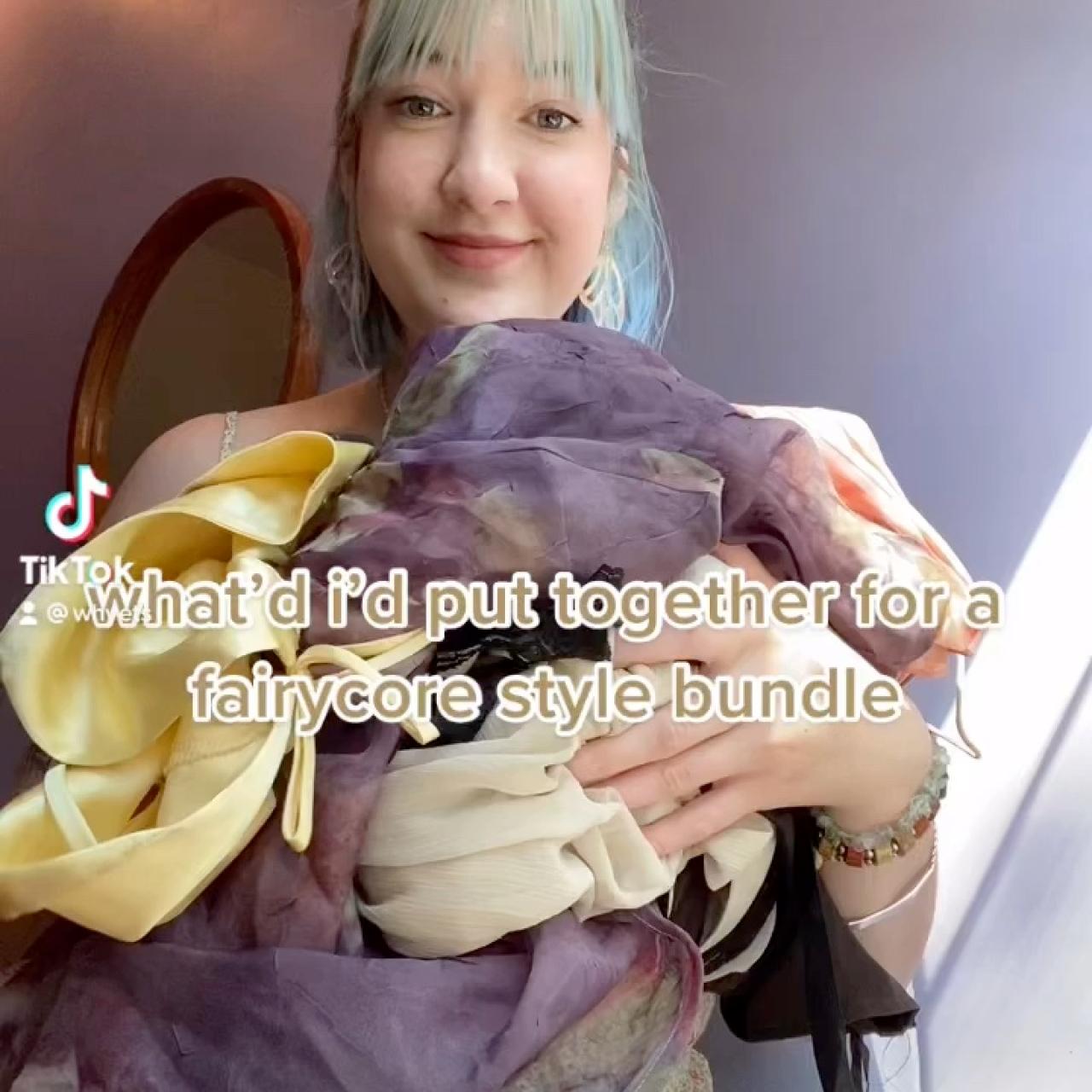 Crappy video of stuff I have available for a style... - Depop