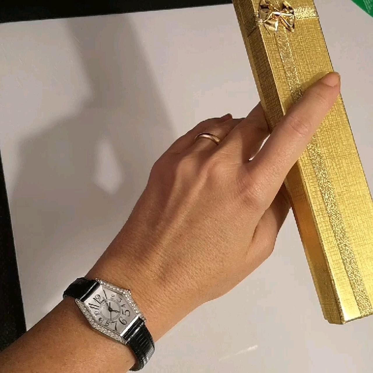 Orologio Wintex in metallo argentato nichel free e... - Depop