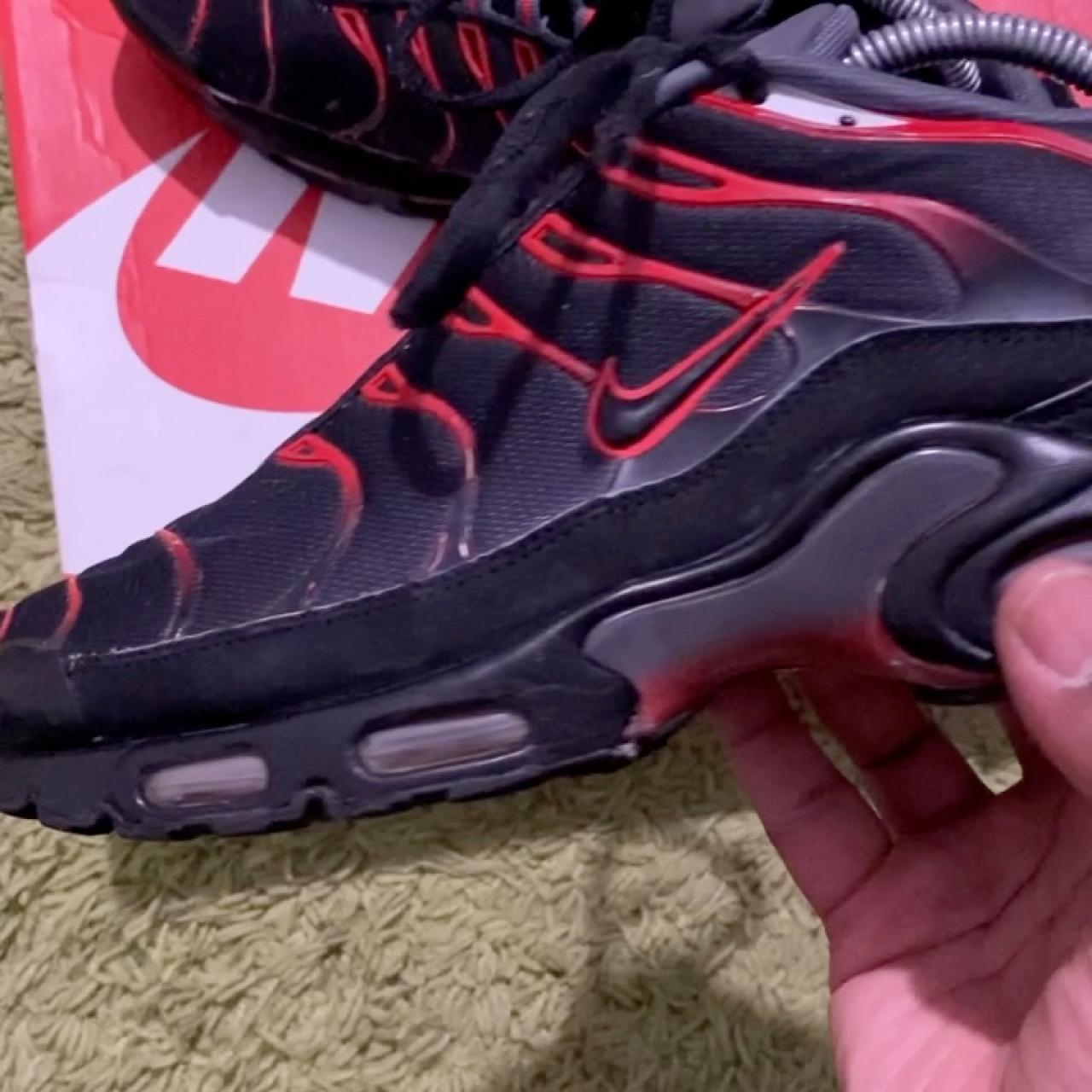 Nike Men's Black and Red Trainers | Depop